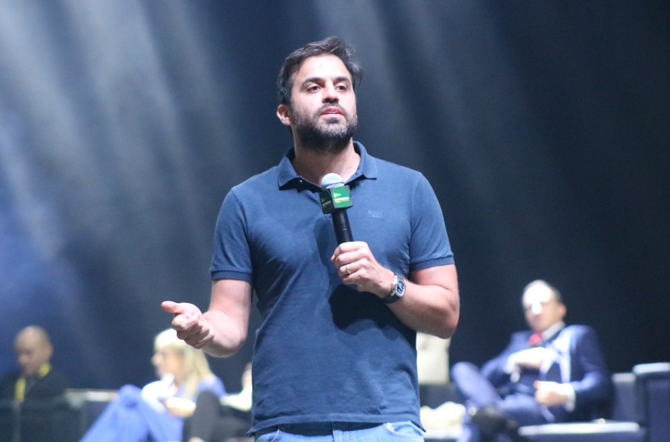 Palestrante Pablo Marçal diz que para prosperar é necessário aprender a ...